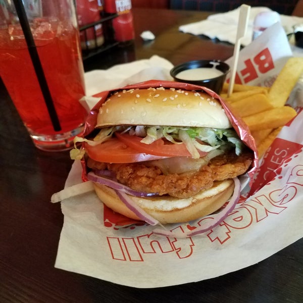 Red Robin Gourmet Burgers and Brews - Burger Joint