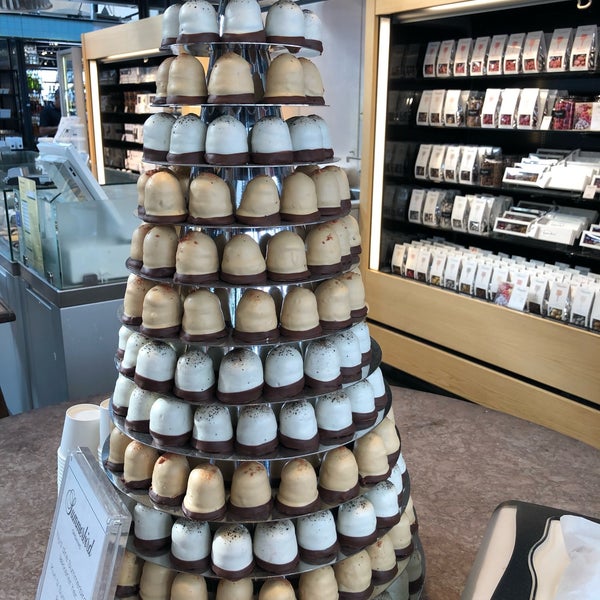 Arnold Busck - Bookstore in København K