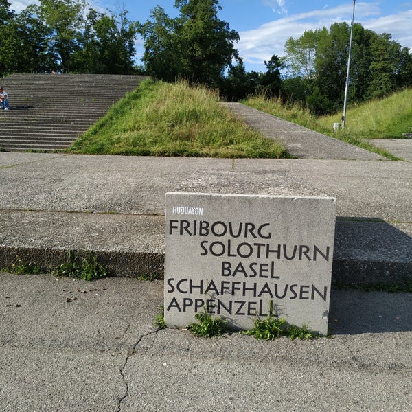 Pyramides de Vidy - Monument