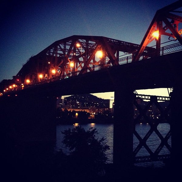 Broadway Bridge - 8 tips from 1825 visitors