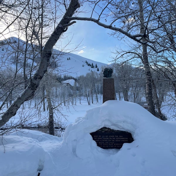 Hemingway Memorial - 2 tips from 120 visitors