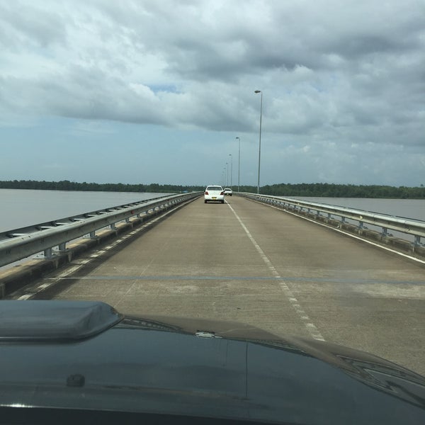 Brug Coppename rivier Suriname