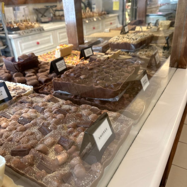 North Pole Fudge and Ice Cream Co. - Dessert Shop