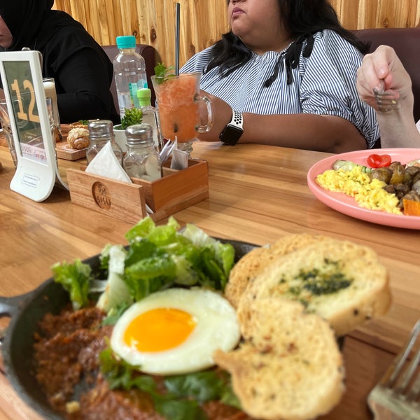 Sisu Healthy Eatery - 15 visitors