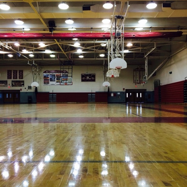 Everett High School - 3900 Stabler St