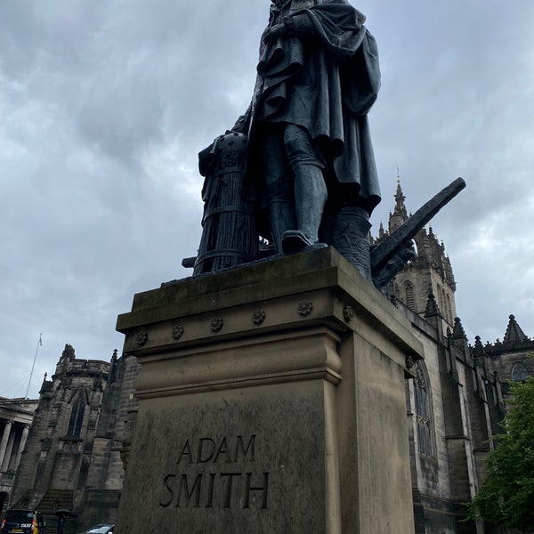 Adam Smith Statue - Outdoor Sculpture in Edinburgh