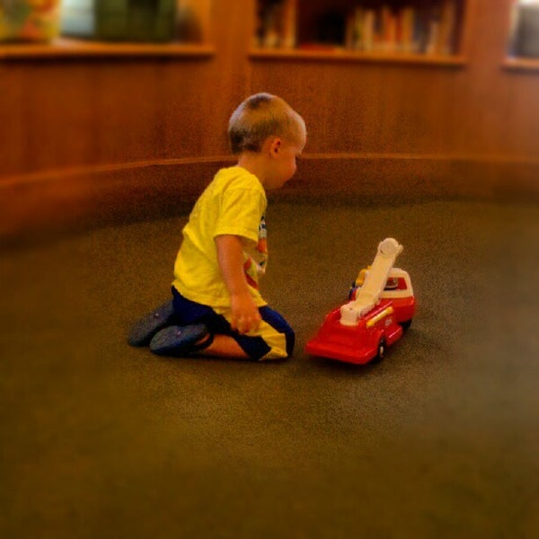 Weyers-Hilliard Branch Library - Library in Green Bay