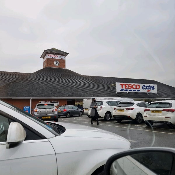 Tesco Extra - Supermarket in Luton