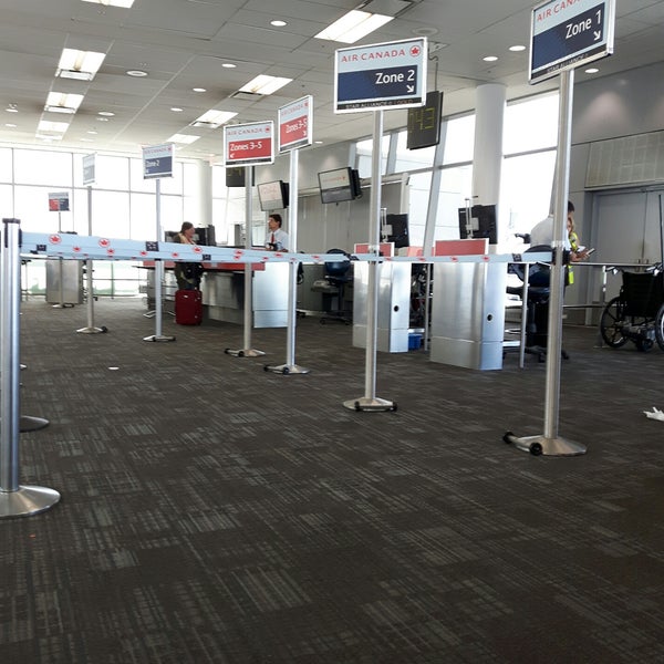 Gate D43 - Airport Gate in Toronto Pearson International Airport