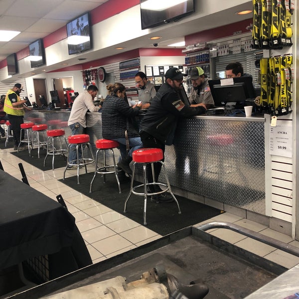 Houston Freightliner - Automotive Shop in Northeast Houston