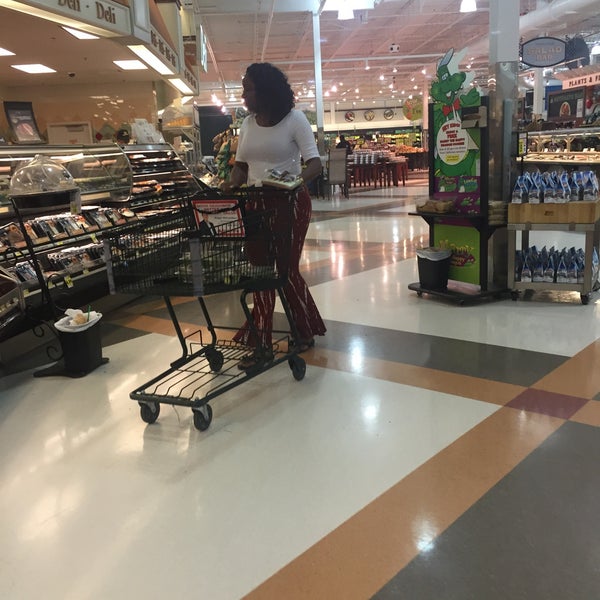 Harris Teeter - Grocery Store