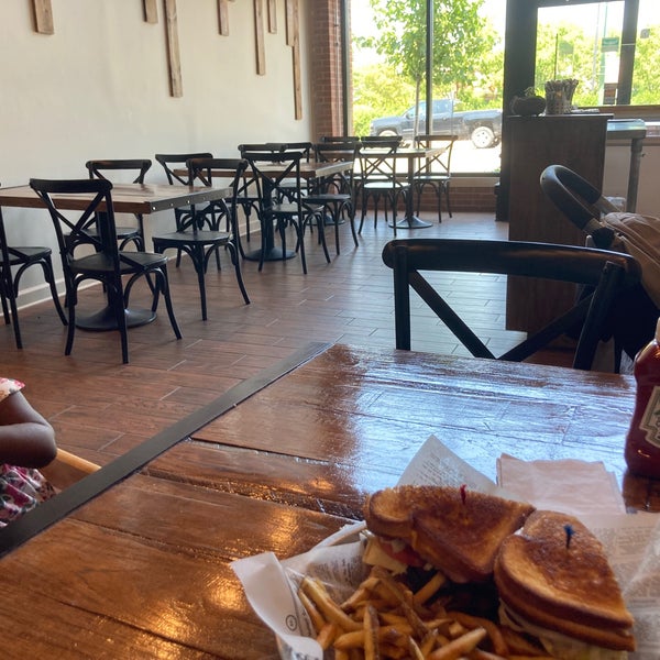 Manzo's - Burger Joint in Chicago