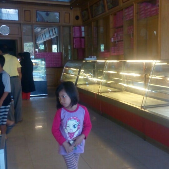 Zazil Bakery - Bakery in Makassar