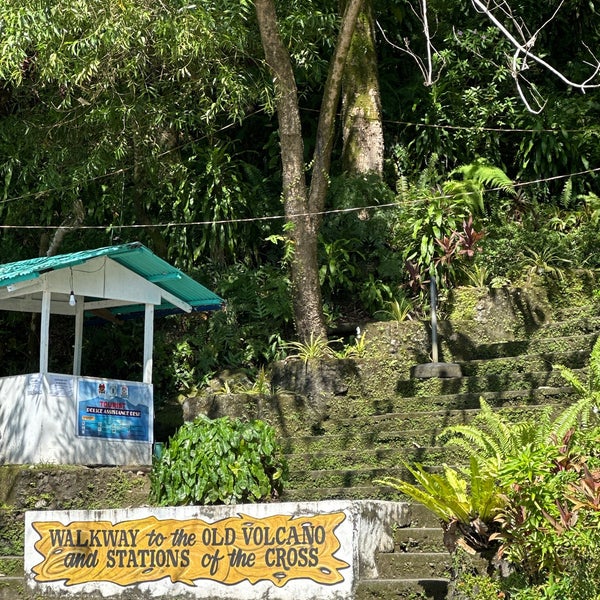 Walkway to the Old Volcano - 5 tips from 503 visitors