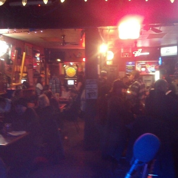 Shaw's Bar & Grill - Bar