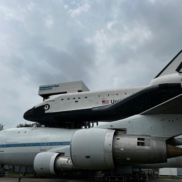 Boeing Space Shuttle With Independance