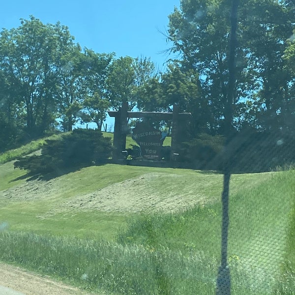 Iowa/Wisconsin State Line - Border Crossing
