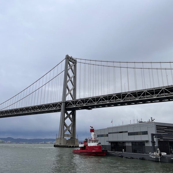 SFFD Engine 35 Fireboat - Phoenix - Fire Station in Rincon Hill