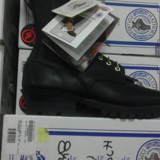 Big R - Hardware Store in White City