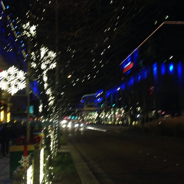 Snowflake Lane (Now Closed) - Street Fair in Bellevue