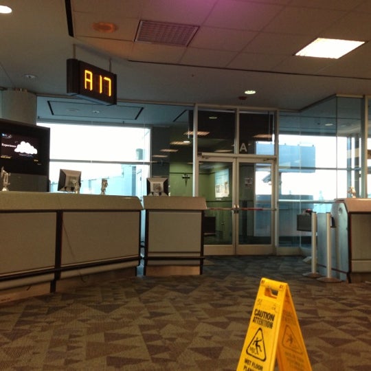 Photos at Gate A17 / B17 - Airport Gate in Toronto Pearson ...