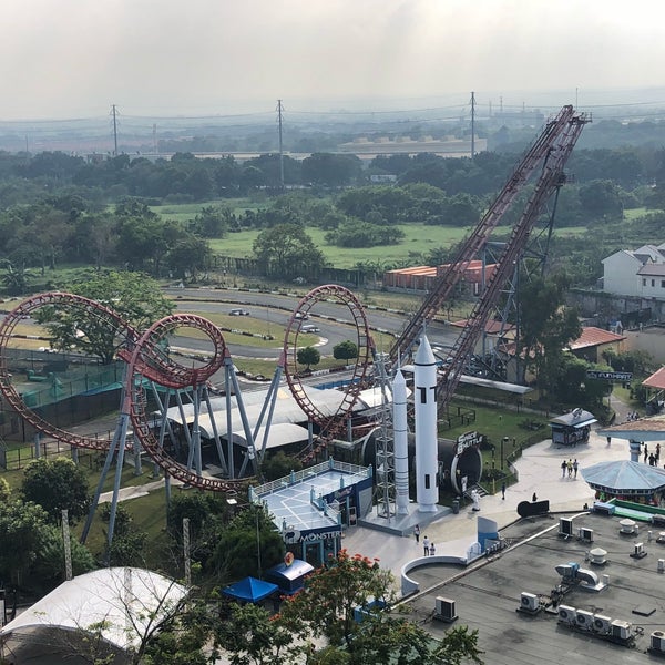 Enchanted Kingdom Space Shuttle Max