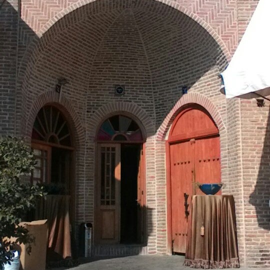 Khanat Traditional Restaurant | سفره خانه سنتی و كاروانسرای خانات ...