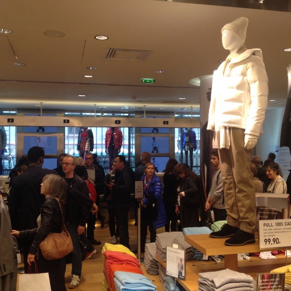Uniqlo - Clothing Store in Chaussée-d'Antin