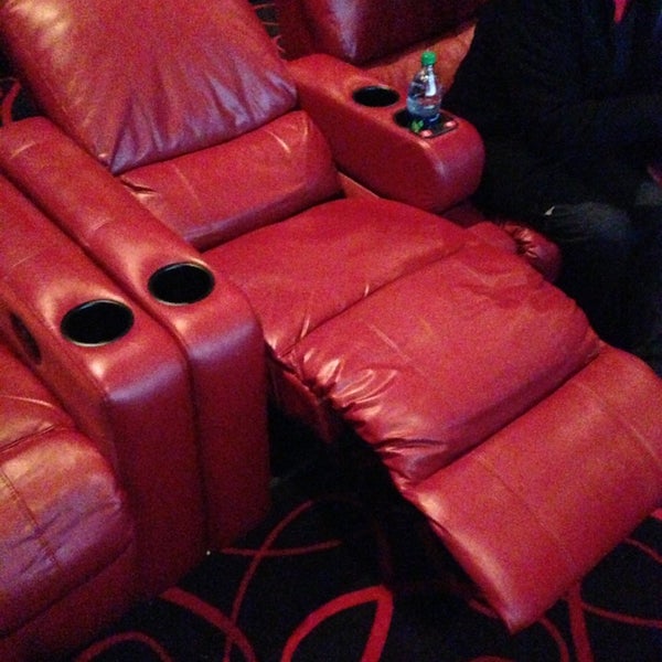 AMC Ward Parkway 14 - 74 tips from 4261 visitors