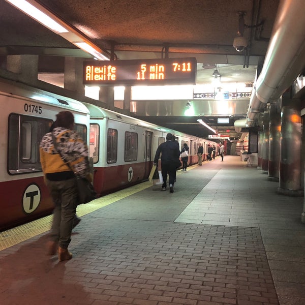 MBTA Andrew Station - Metro Station in Columbus Park - Andrew Square
