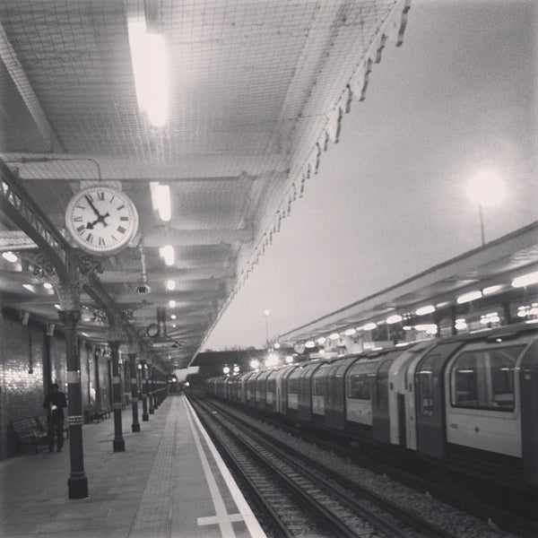 Hainault London Underground Station - Metro Station