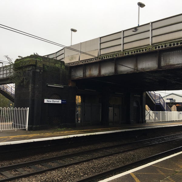 New Barnet Railway Station (NBA) - New Barnet - Station Approach