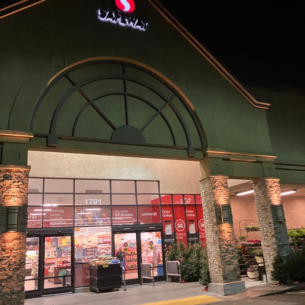 Safeway - Grocery Store in Pleasanton