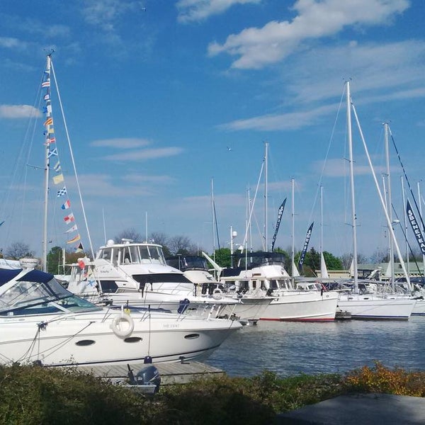 Port Credit Harbour Marina - Harbor / Marina in Mississauga