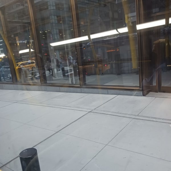 MTA Bus - M1/M2 - 42nd St and Madison Ave - Midtown East - New York, NY