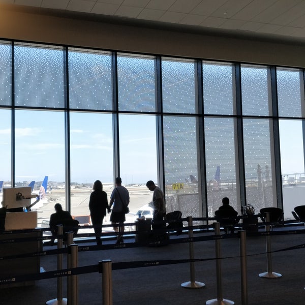 Photos at United Airlines Check-in - 12 tips