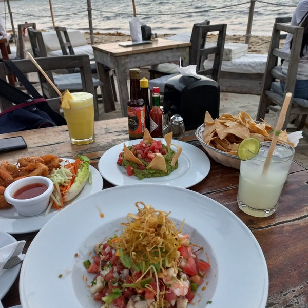 Zenzi Beach Club - Beach Bar in Playa del Carmen