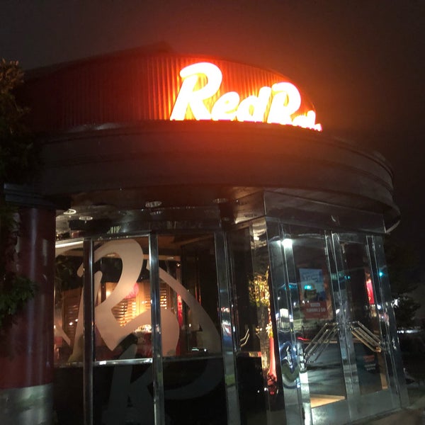 Red Robin Gourmet Burgers and Brews - Burger Joint in Redmond