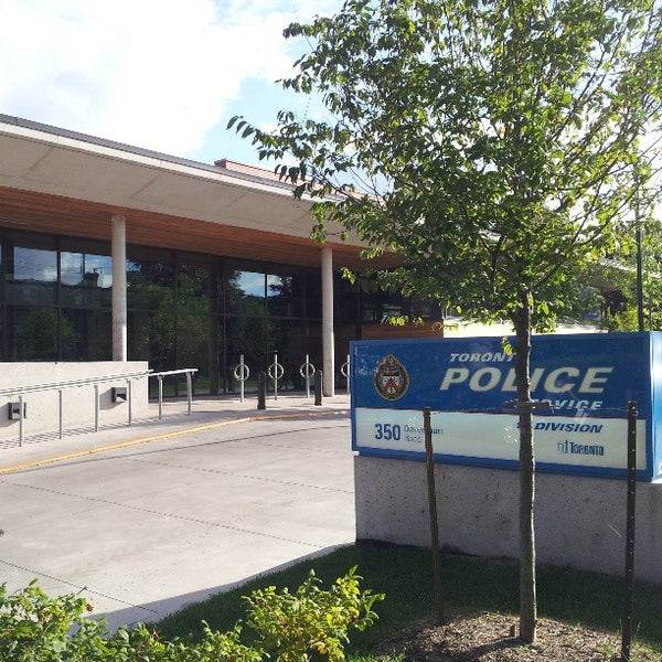 Toronto Police Service - 14 Division - Police Station in Dufferin Grove
