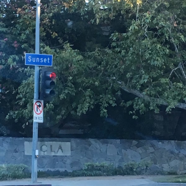 UCLA Parking Structure 3 - Westwood - 215 Charles E Young Dr N