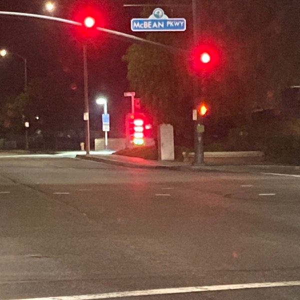 Valencia Boulevard & McBean Parkway - Valencia - 0 tips