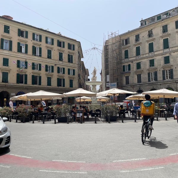 Piazza Colombo - Plaza in Centro Est