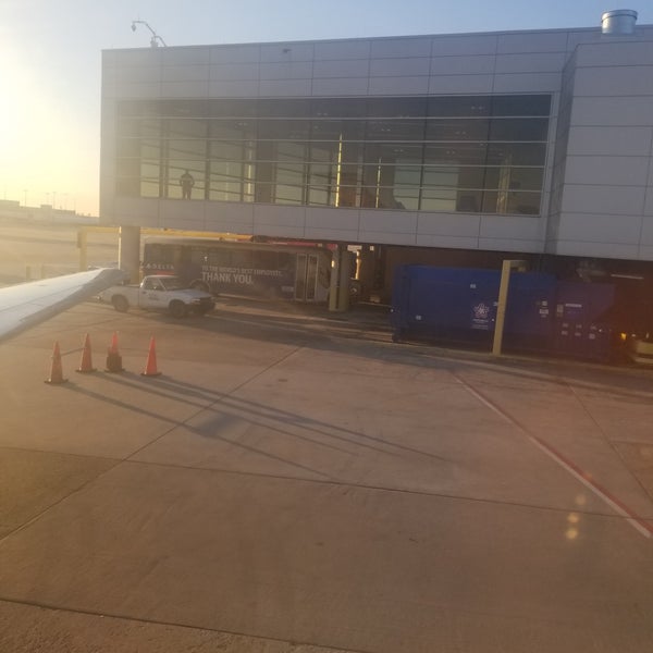Gate C33 - 3 tips from 1004 visitors