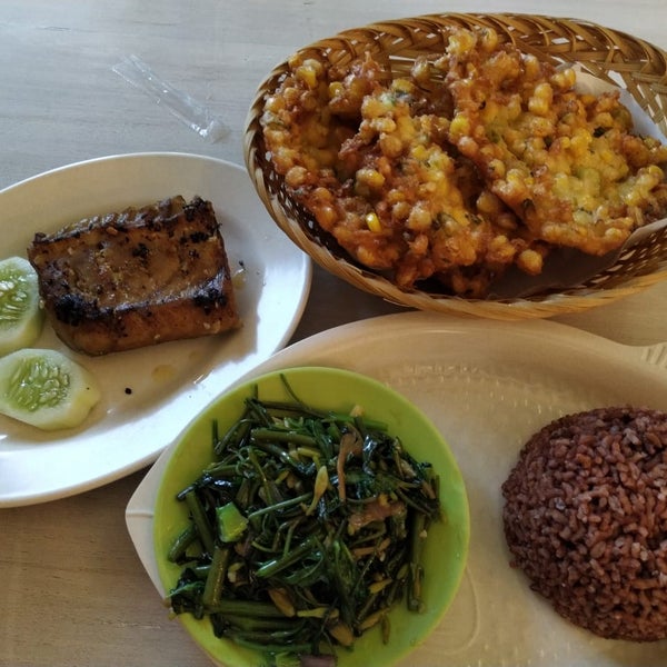 Pondok Tuna, masakan khas manado