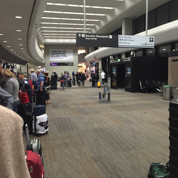 Photos at United Airlines Check-in - 12 tips