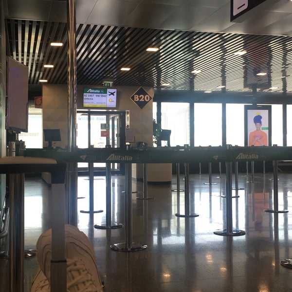 Gate B20 - Terminal 1