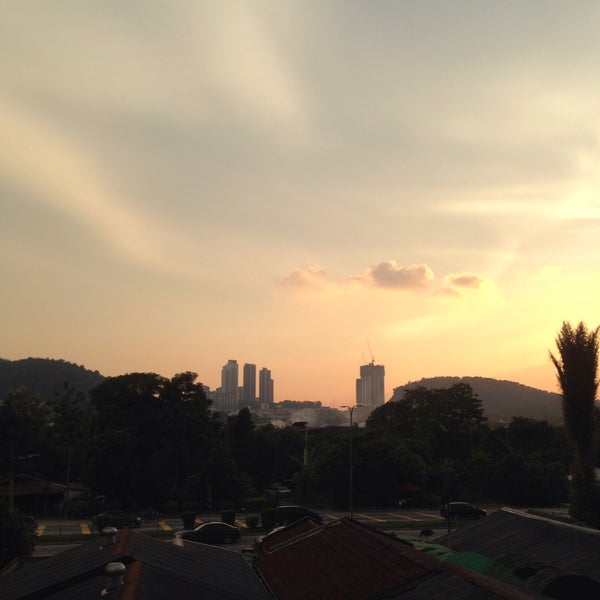 Consist College - 977 Jalan Lingkaran Tengah 2