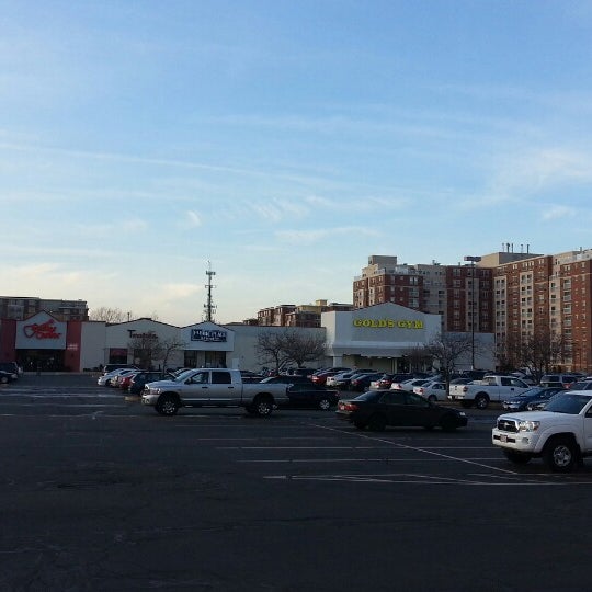 Cloverleaf Marketplace Shopping Center - Shopping Mall in Natick