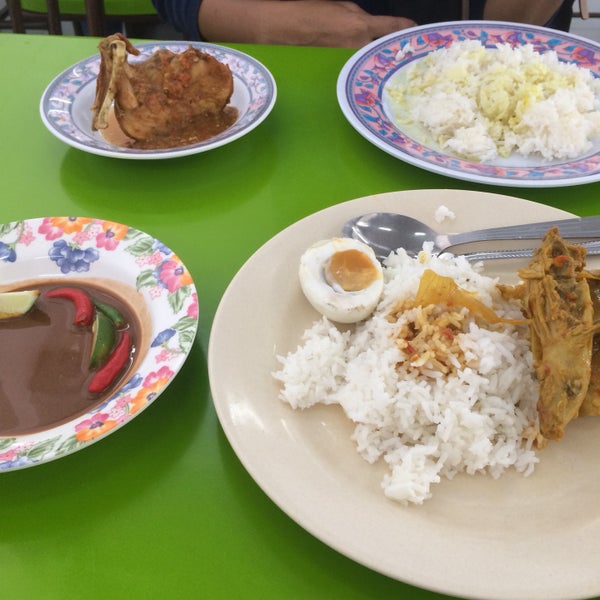 Photos at Restoran A Hassan Nasi Ayam Kg Highway Kesas Awan Besar ...