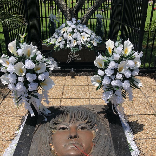 Photos at Selena Gravesite - Cemetery in Corpus Christi